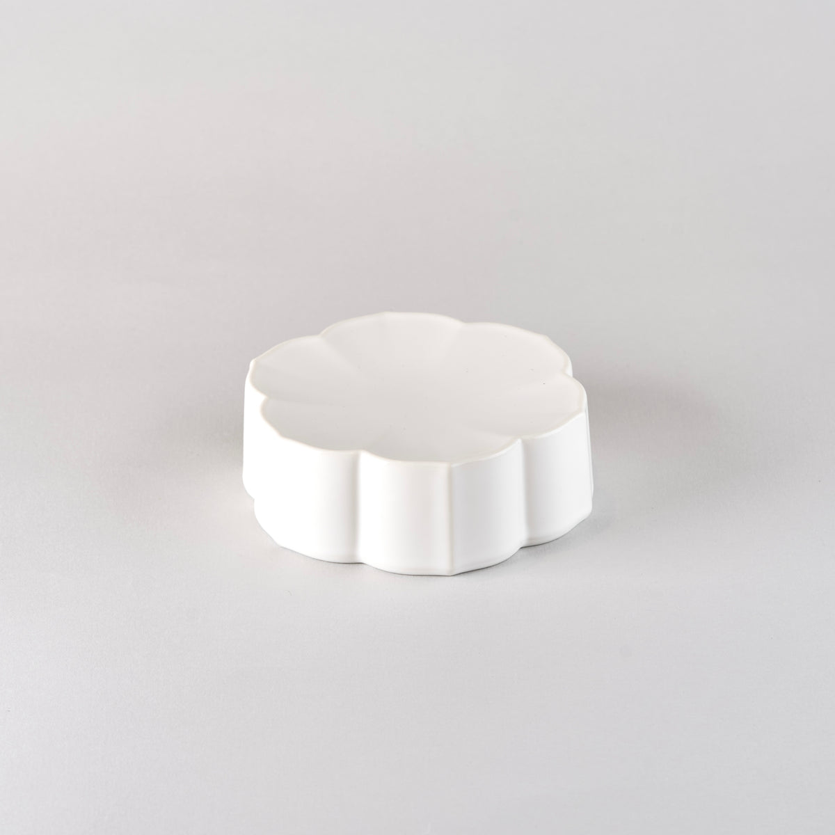 Mujagi Flower 06, Flat, Matt, 12.5cm x H4.2cm – Artifactt.com