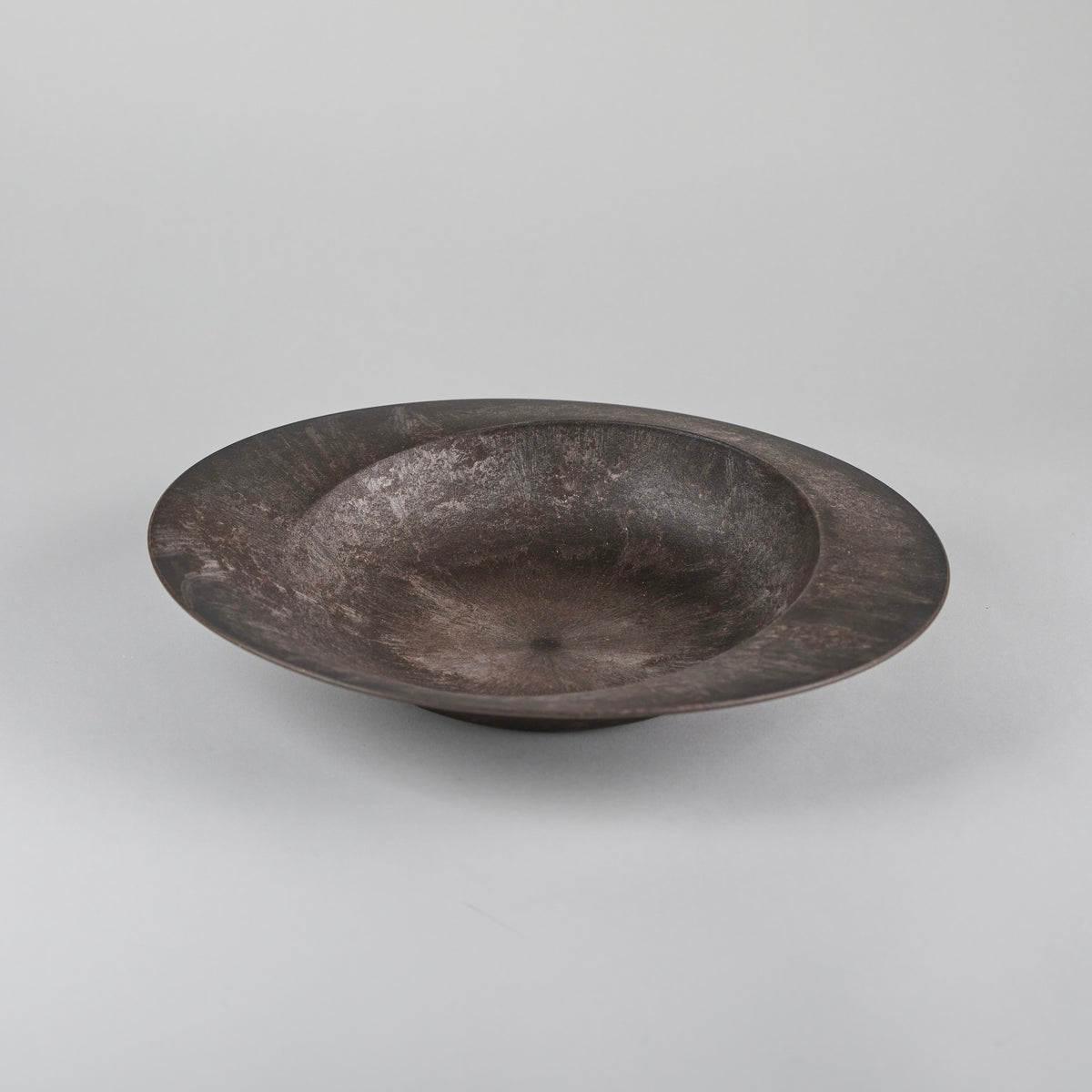 ARAS Deep Plate L Black Cedar Bark, 26cm – Artifactt.com